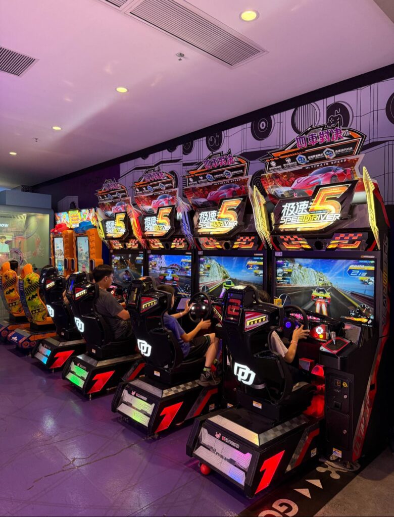 【深圳DX-PARK 2.0·地心公園】寶安前海潮玩室內遊樂場+全日任食自助餐！有卡丁車區、碰碰車、電競區、貓咪Café ！一票暢玩100+項目！ - 深哥 SZgor.com