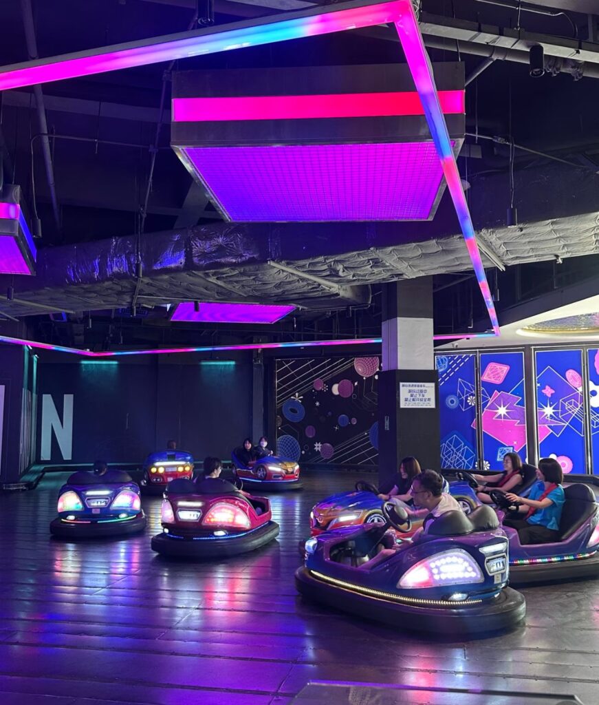 【深圳DX-PARK 2.0·地心公園】寶安前海潮玩室內遊樂場+全日任食自助餐！有卡丁車區、碰碰車、電競區、貓咪Café ！一票暢玩100+項目！ - 深哥 SZgor.com